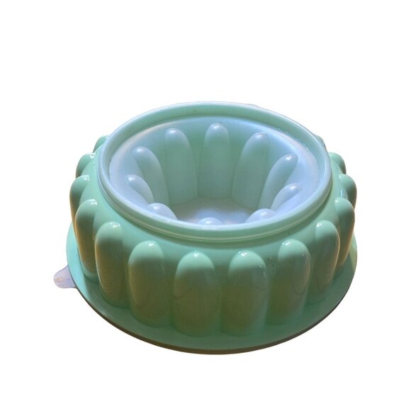 Tupperware | Kitchen | Tupperware Vintage Jello Mold Set With Lid Model ...